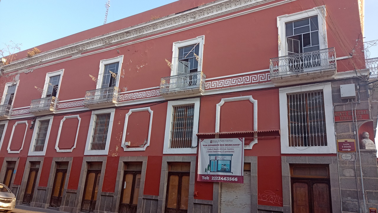 Un edificio, restos del Monte de Piedad - Identidad Puebla